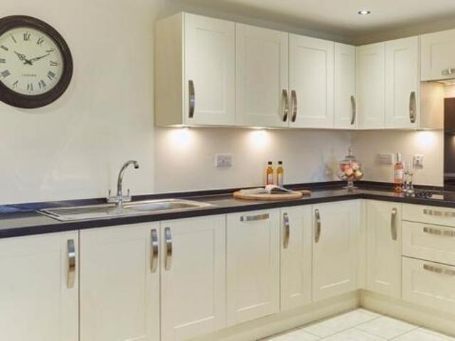 2 Bedroom Shared Living/roommate Newcastle Under Lyme Staffordshire 99380984