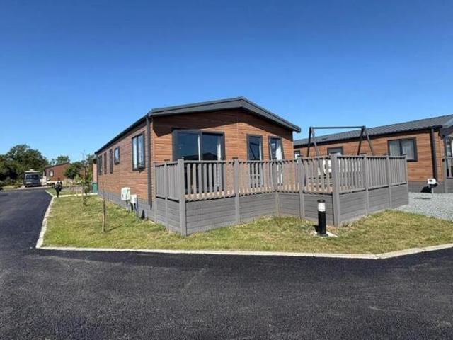 2 Bedroom Shared Living/roommate North Yorkshire East Riding Of Yorkshire LS100614925