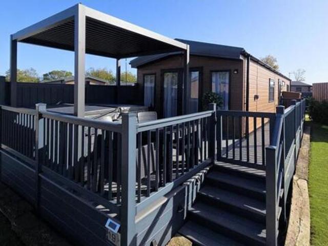 2 Bedroom Shared Living/roommate North Yorkshire East Riding Of Yorkshire LS100854879