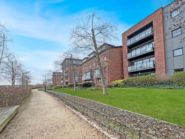 2 Bedroom Shared Living/roommate North Yorkshire Leeds 101678753