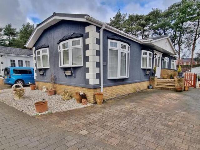 2 Bedroom Shared Living/roommate Oakwood Court Oakwood Court LS99952361