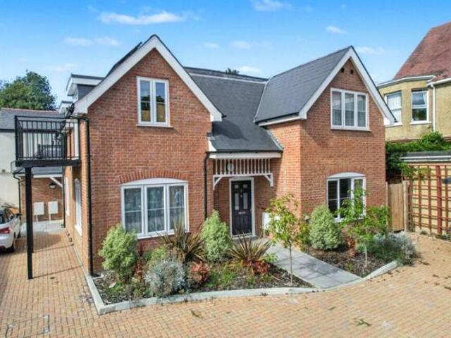 2 Bedroom Shared Living/roommate Aldershot Hampshire 98335803