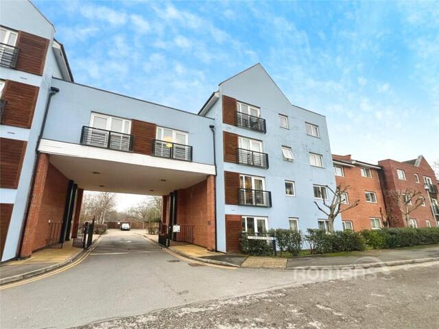 2 Bedroom Shared Living/roommate Aldershot Hampshire LS98687477