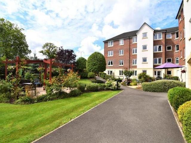 2 Bedroom Shared Living/roommate Aldershot Hampshire LS98969074