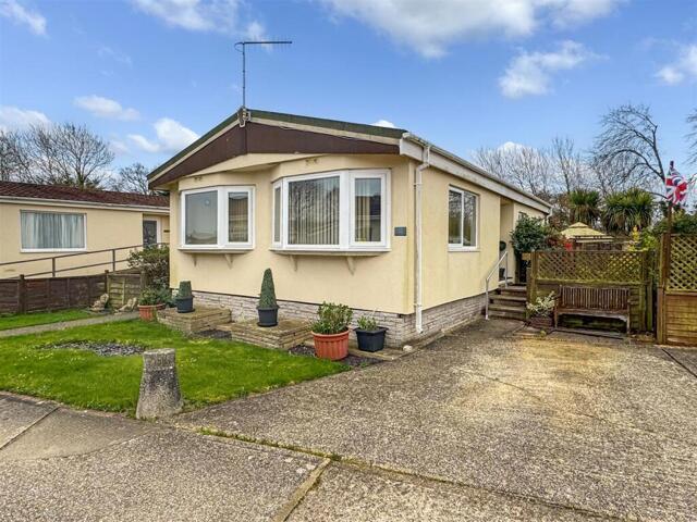 2 Bedroom Shared Living/roommate Aldingbourne Aldingbourne LS100733579