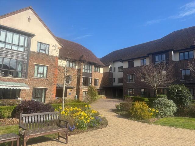 2 Bedroom Shared Living/roommate Burgess Hill West Sussex 100024253