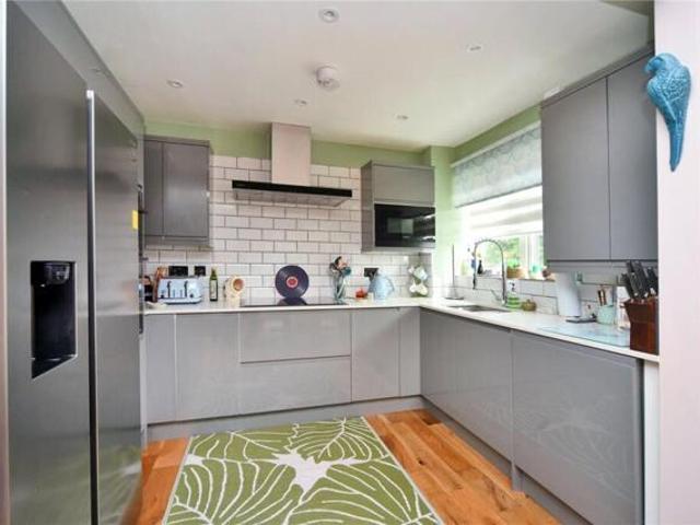 2 Bedroom Shared Living/roommate Banstead Surrey LS99808754