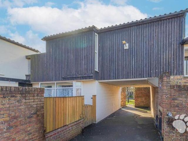 2 Bedroom Shared Living/roommate Basildon Essex LS100854757