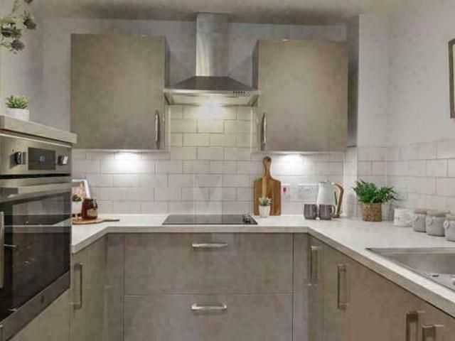 2 Bedroom Shared Living/roommate Basingstoke Hampshire LS101675670