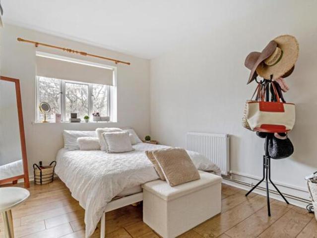 2 Bedroom Shared Living/roommate Bath Bath And North East Somerset 98233074