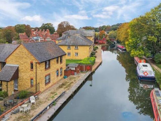 2 Bedroom Shared Living/roommate Berkhamsted Hertfordshire LS98765659