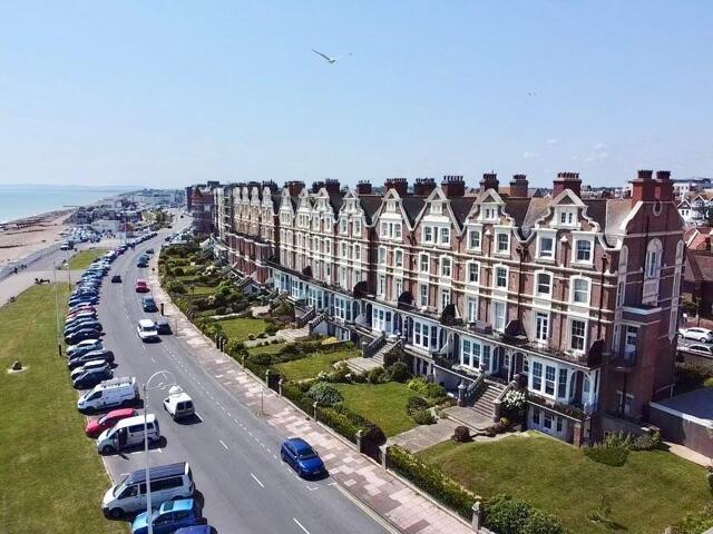 2 Bedroom Shared Living/roommate Bexhill East Sussex 98649018