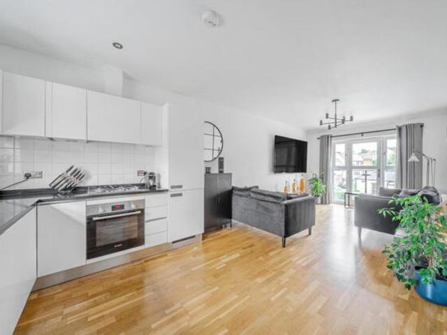 2 Bedroom Shared Living/roommate Bishop's Stortford Hertfordshire LS100614748