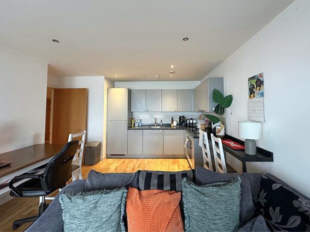 2 Bedroom Shared Living/roommate Birkenhead Liverpool 99523732