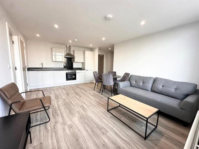 2 Bedroom Shared Living/roommate Birkenhead Merseyside LS100305569
