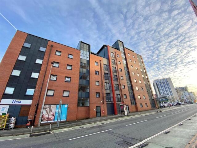 2 Bedroom Shared Living/roommate Blackfriars Road Blackfriars Road LS100456302