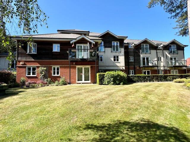 2 Bedroom Shared Living/roommate Bournemouth Poole LS101100235