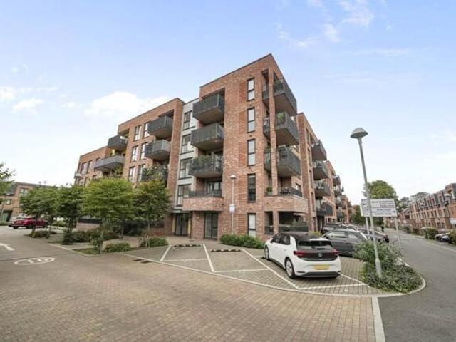 2 Bedroom Shared Living/roommate Brentford Great London LS99092498