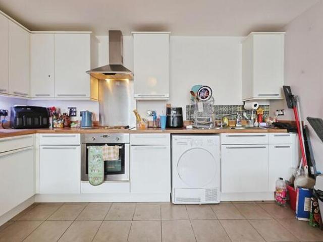 2 Bedroom Shared Living/roommate Brentford Greater London 100579023
