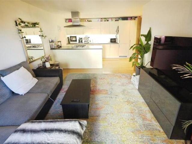 2 Bedroom Shared Living/roommate Brentwood Essex 99237121