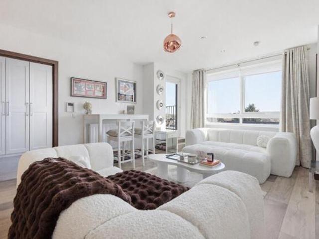 2 Bedroom Shared Living/roommate Brentwood Essex 101743213