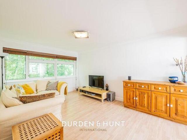 2 Bedroom Shared Living/roommate Brentwood Essex LS101675324