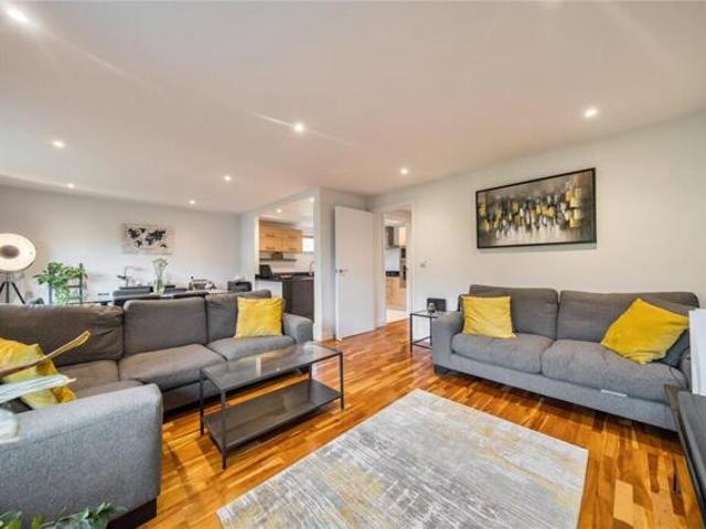 2 Bedroom Shared Living/roommate Bromley Great London LS99237250