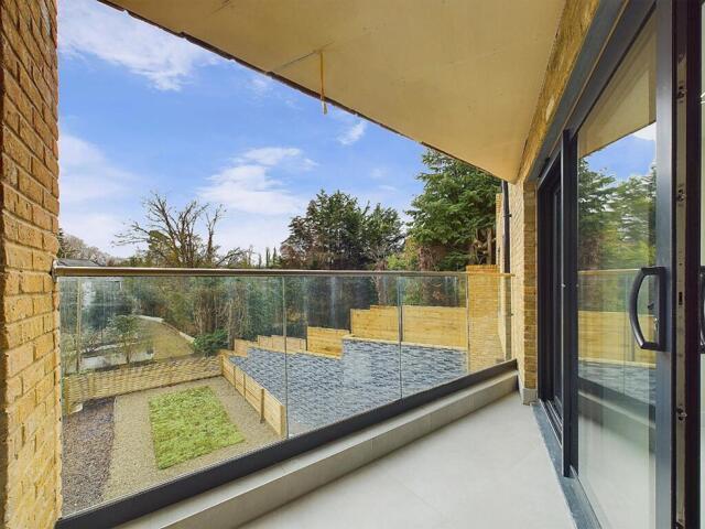 2 Bedroom Shared Living/roommate Bromley Greater London 101777654