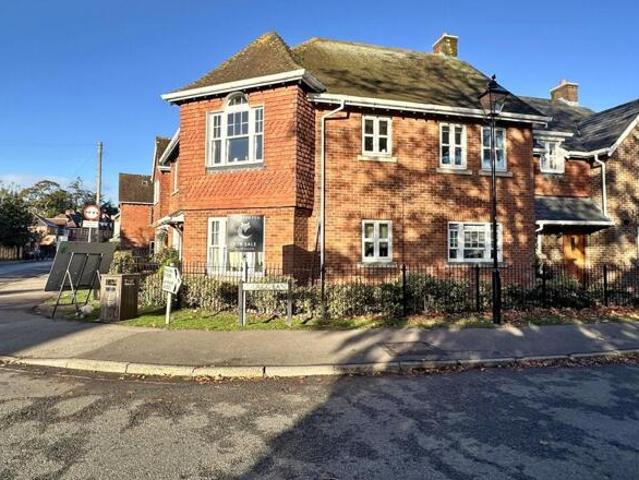 2 Bedroom Shared Living/roommate Brockenhurst Hampshire 98118881