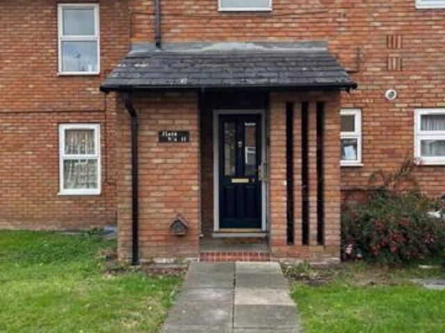 2 Bedroom Shared Living/roommate Camberley Surrey 98205271