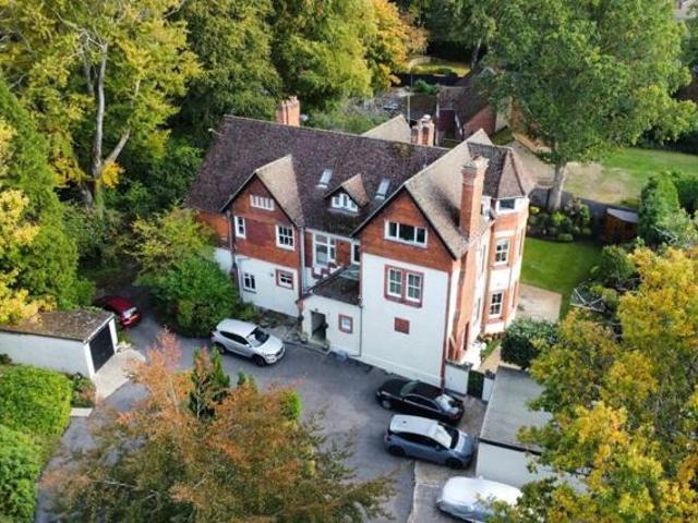 2 Bedroom Shared Living/roommate Camberley Surrey LS98503817