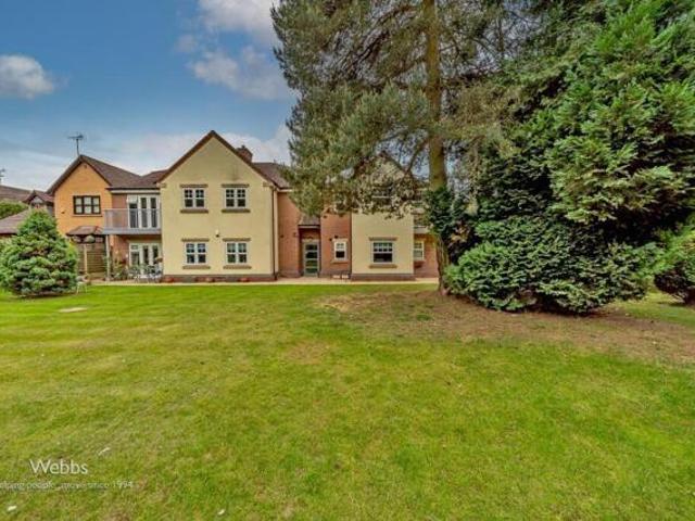 2 Bedroom Shared Living/roommate Cannock Staffordshire 99952015