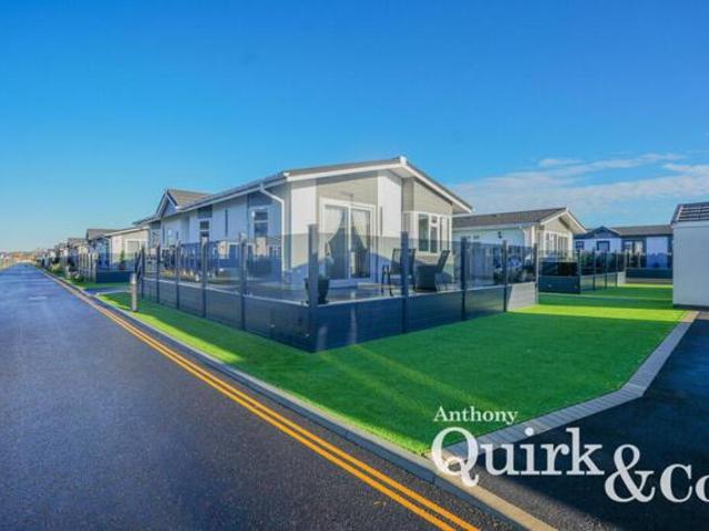 2 Bedroom Shared Living/roommate Canvey Island Essex 100917768