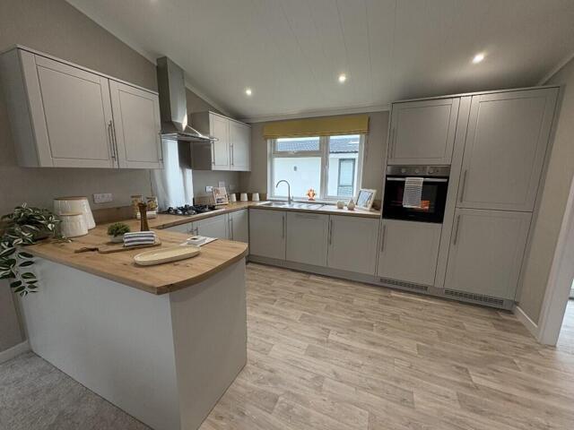 2 Bedroom Shared Living/roommate Canvey Island Essex 101352000