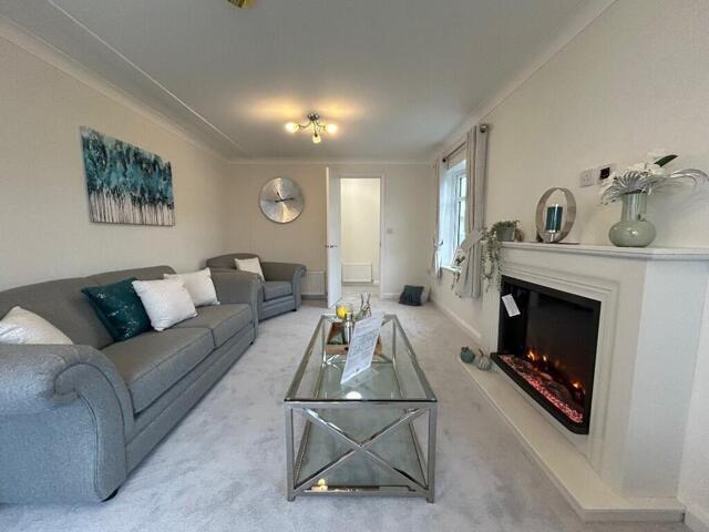 2 Bedroom Shared Living/roommate Canvey Island Essex 98864360
