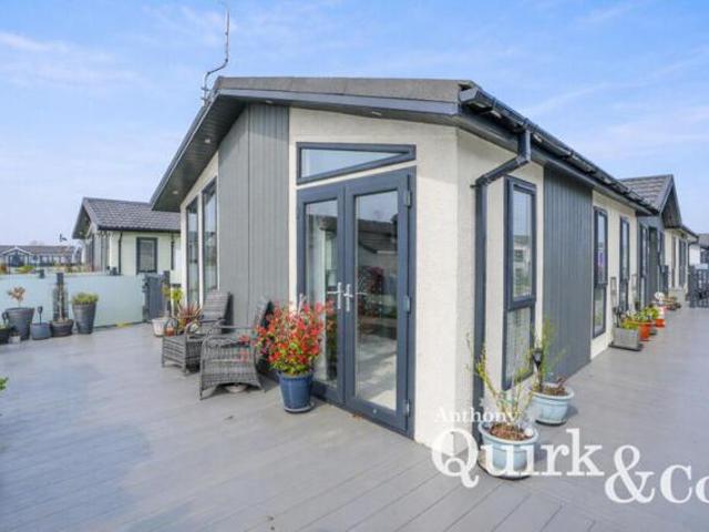 2 Bedroom Shared Living/roommate Canvey Island Essex LS101777777