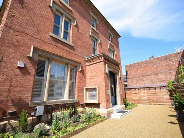 2 Bedroom Shared Living/roommate Cheadle Greater Manchester LS99986636