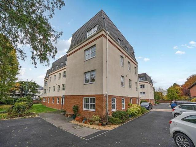 2 Bedroom Shared Living/roommate Cheltenham Gloucestershire LS101955518
