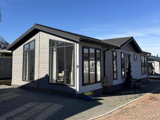 2 Bedroom Shared Living/roommate Cheltenham Gloucestershire LS99290085