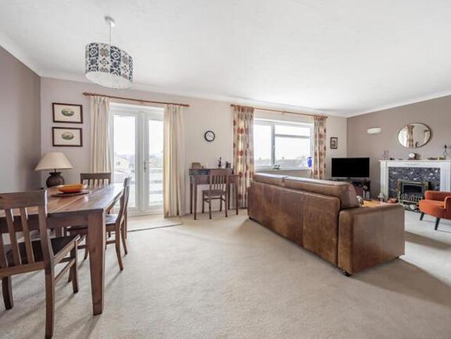 2 Bedroom Shared Living/roommate Cheltenham Gloucestershire LS99380777