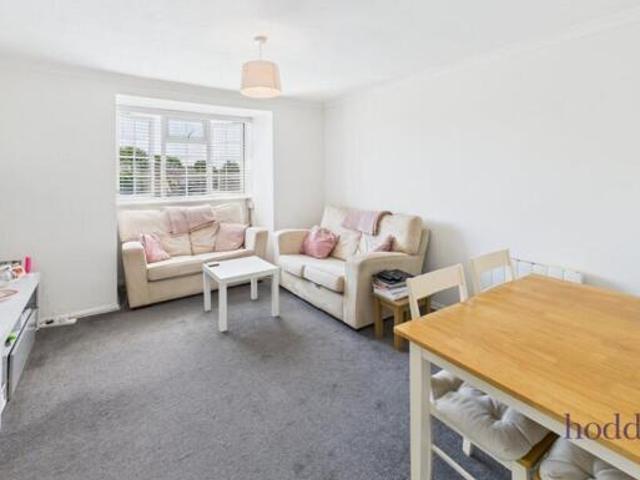 2 Bedroom Shared Living/roommate Chertsey Surrey 98718487