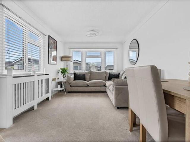 2 Bedroom Shared Living/roommate Chertsey Surrey 101675830