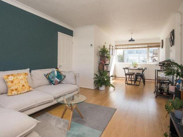 2 Bedroom Shared Living/roommate Chertsey Surrey LS100067248