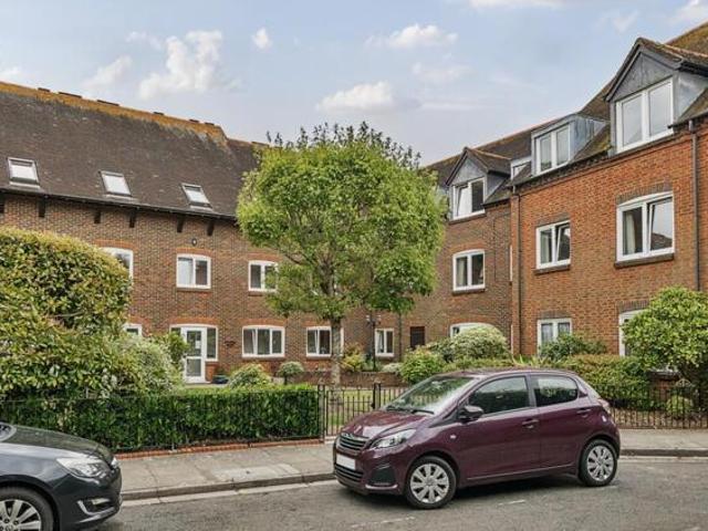 2 Bedroom Shared Living/roommate Chichester West Sussex LS101675960