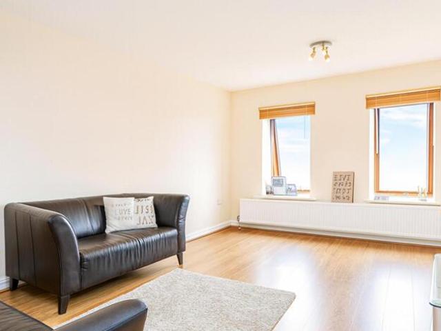 2 Bedroom Shared Living/roommate Chigwell Essex 100426669