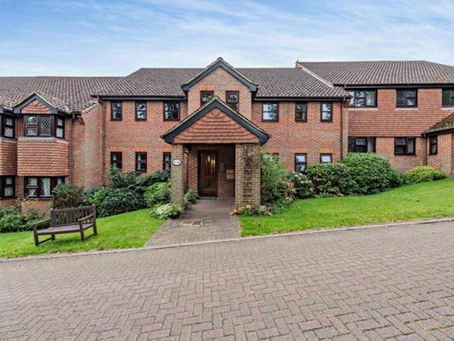 2 Bedroom Shared Living/roommate Chorleywood Hertfordshire LS100685136
