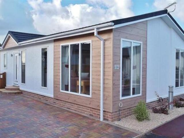 2 Bedroom Shared Living/roommate Clacton On Sea Essex 100988132