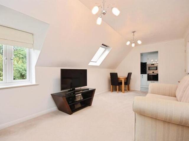 2 Bedroom Shared Living/roommate Coggeshall Essex 101351813