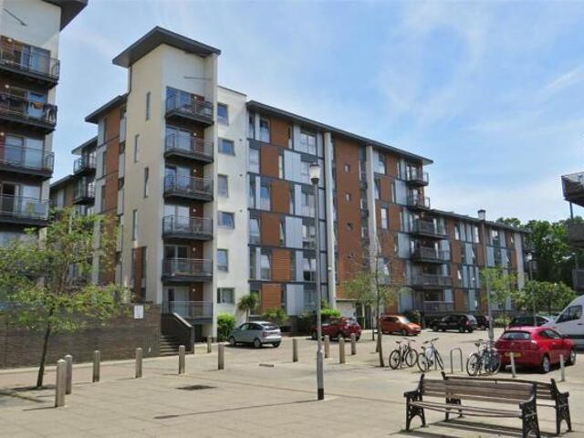 2 Bedroom Shared Living/roommate Crawley West Sussex 100398474