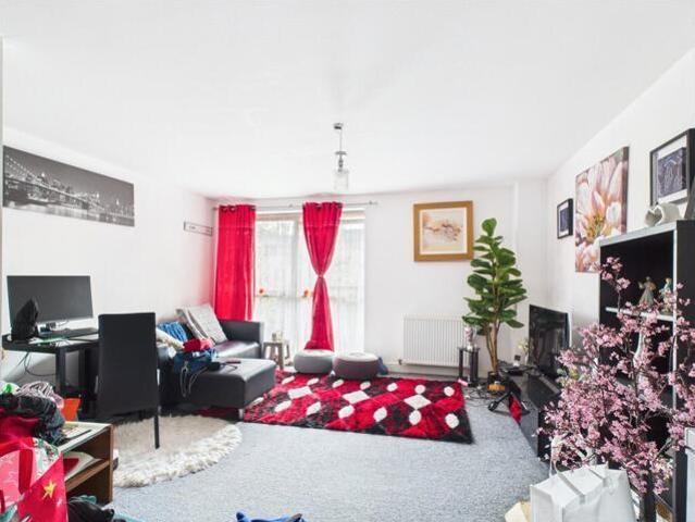 2 Bedroom Shared Living/roommate Crawley West Sussex 101955468
